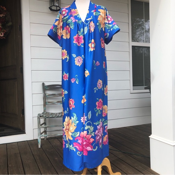 Vintage | Intimates & Sleepwear | Vintage Cw Classics Housecoat | Poshmark